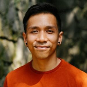 Servant Leadership: Pros, Cons, and Famous Examples